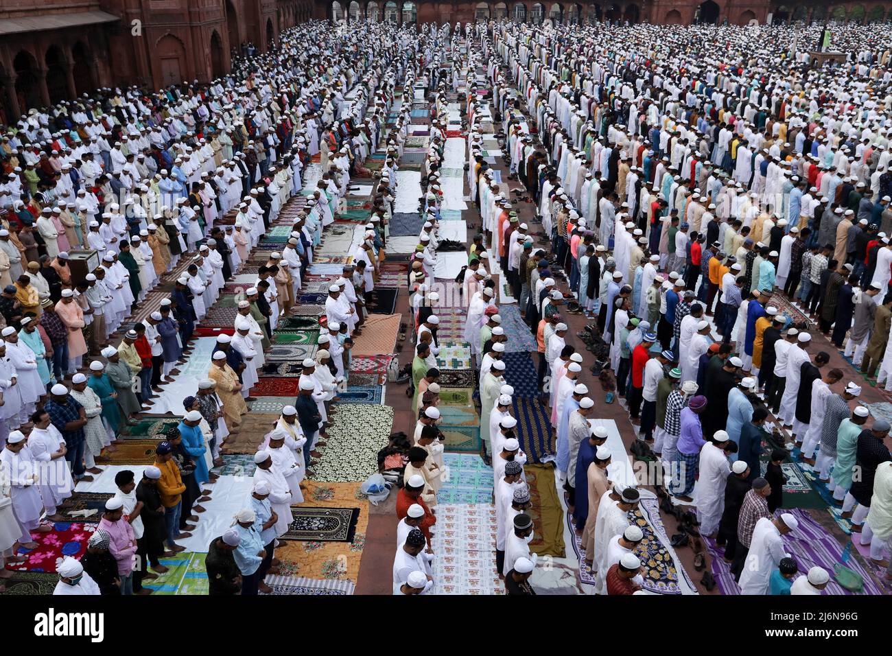 Muslim devotees offer Eid al-Fitr special prayers at Jama Masjid in the ...