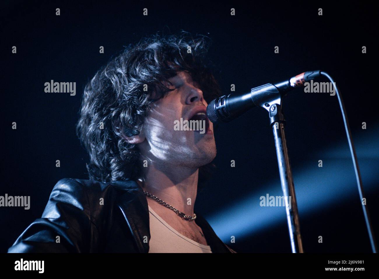 Inhaler band hi-res stock photography and images - Alamy