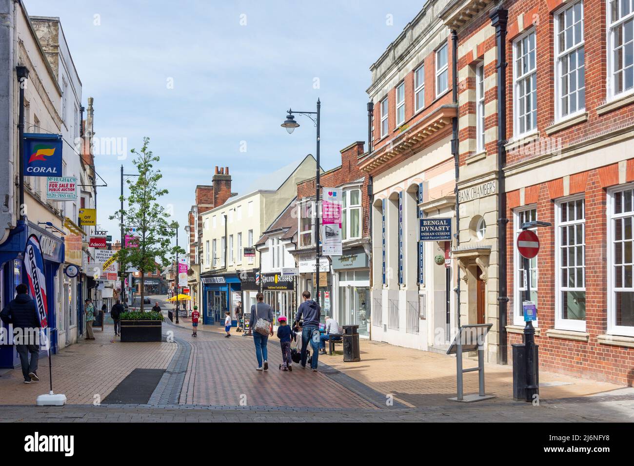 Pedestrianised Winchester Street, Basingstoke, Hampshire, England ...