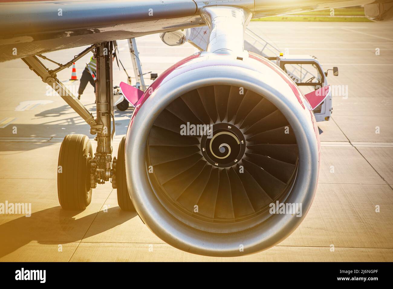 737 wing close up hi-res stock photography and images - Alamy