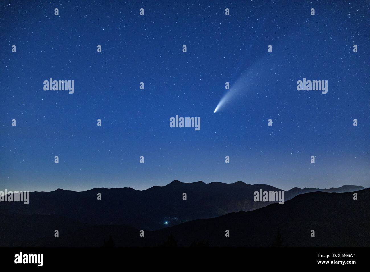 Silueta de cometa hi-res stock photography and images - Alamy