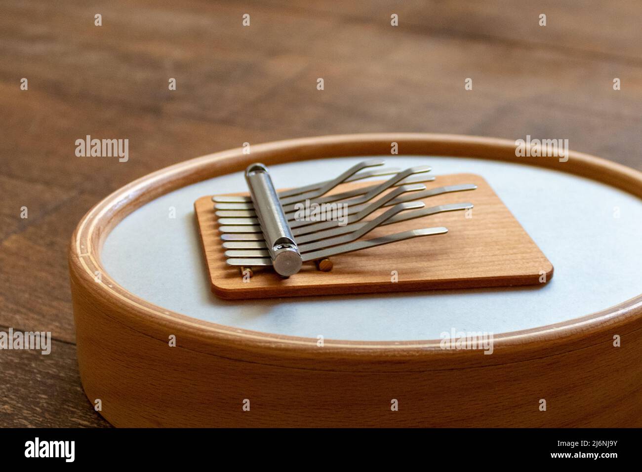 Thumb piano hi-res stock photography and images - Alamy