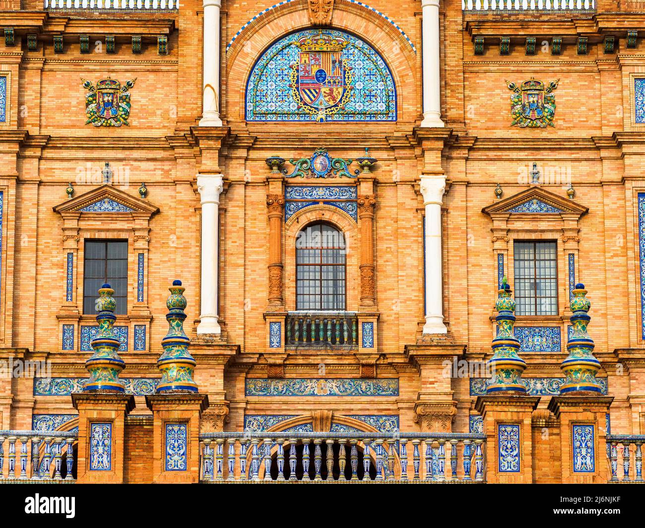 Azulejos art deco hi-res stock photography and images - Alamy