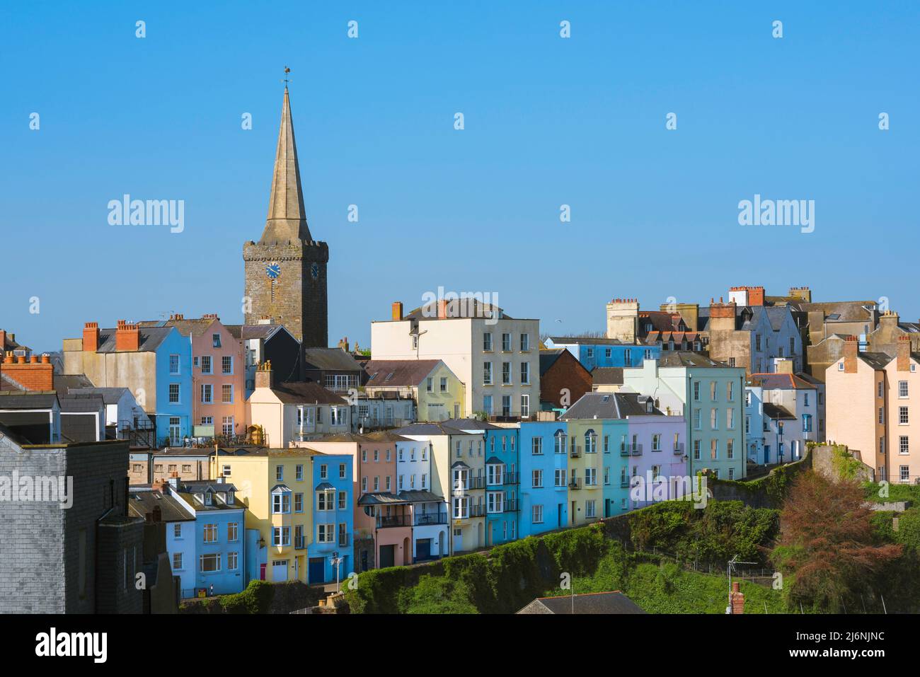 Tenby town street hi-res stock photography and images - Alamy