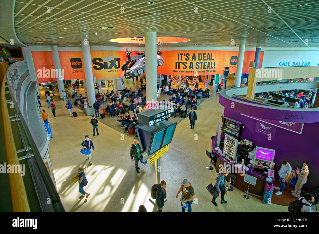 Concourse of the departure hall of terminal 1 at Manchester ...