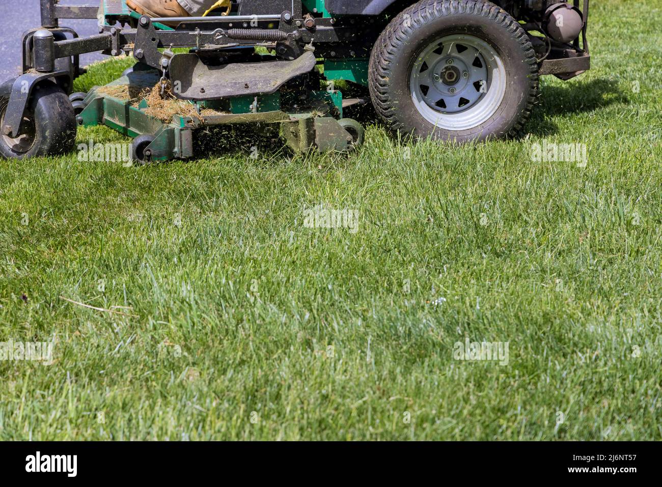 Lawn tractor mowing on backyard hi-res stock photography and images - Alamy