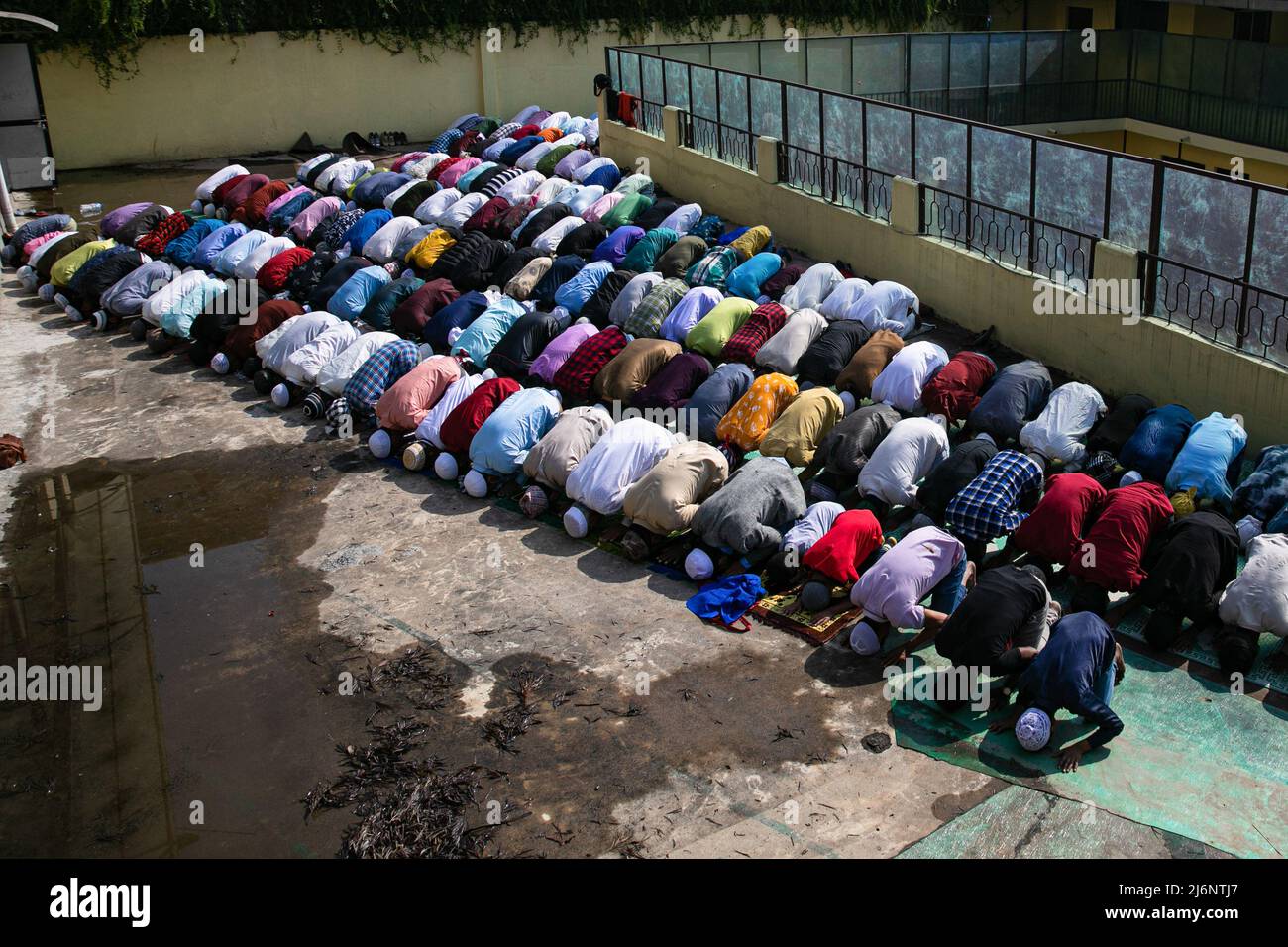 Muslims offer Eid al-Fitr prayers marking the end of the holy fasting ...