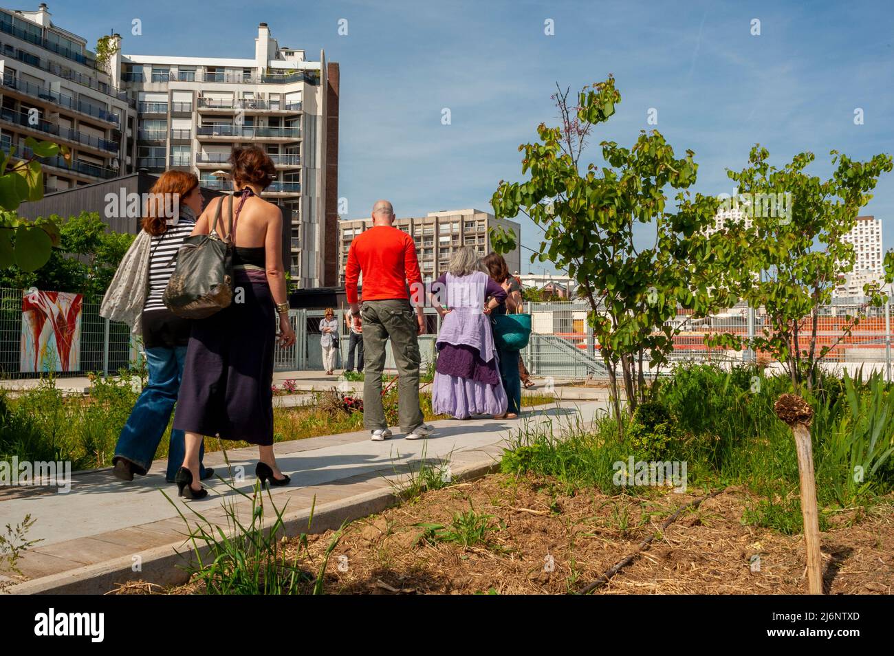 Low income public housing gardens hi-res stock photography and images ...