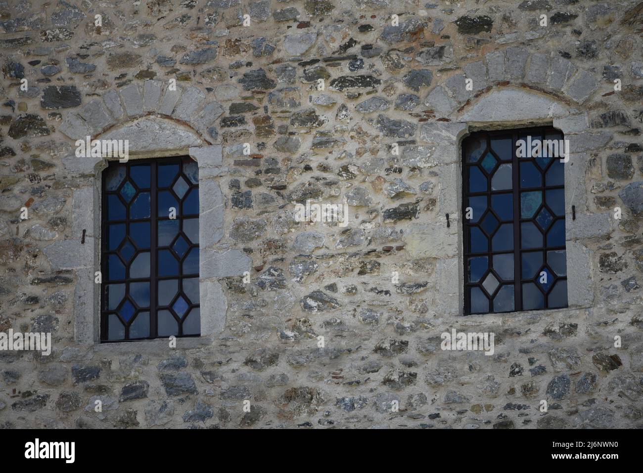 Keyhole shaped window hi-res stock photography and images - Alamy