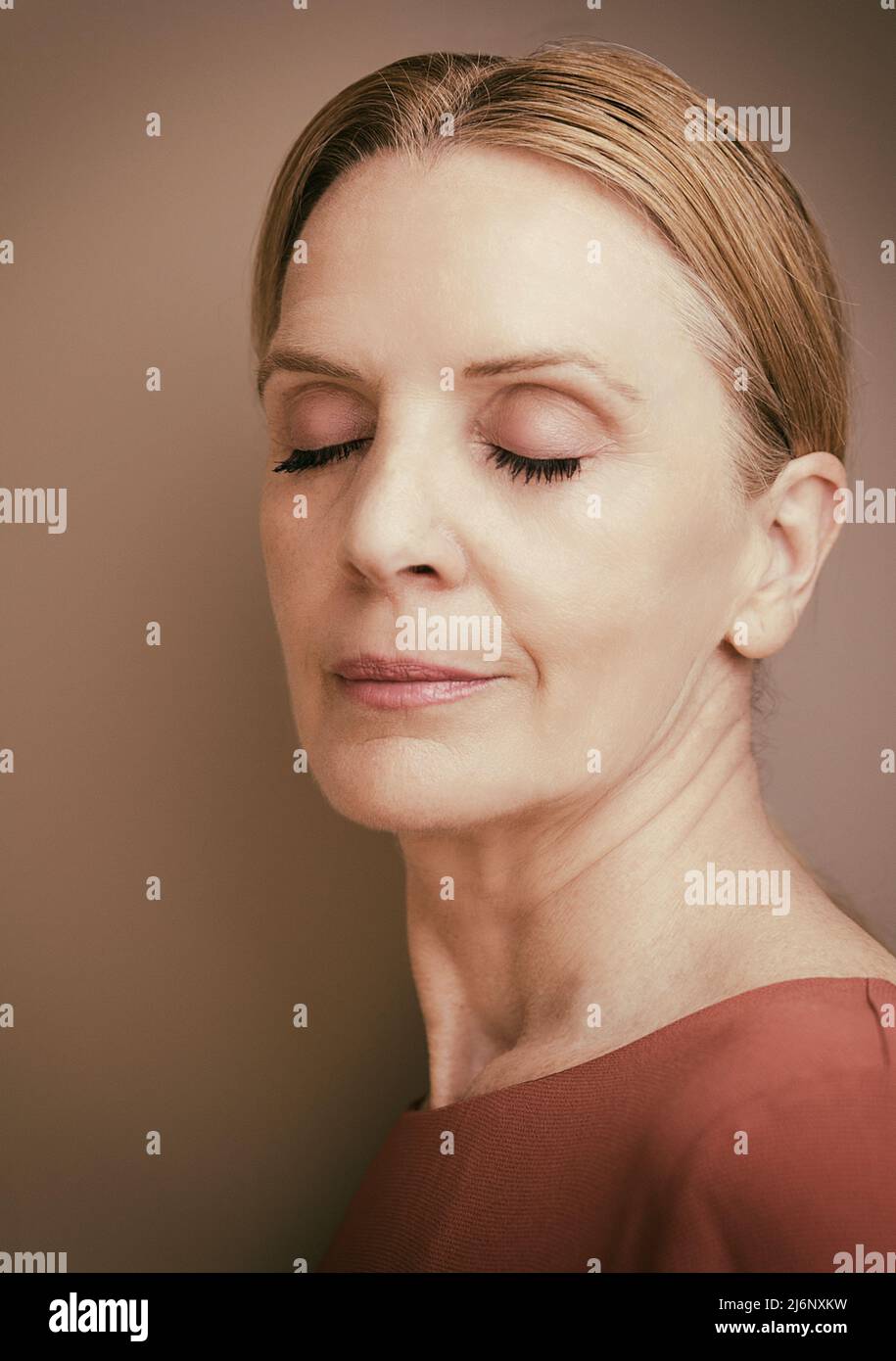 V face pose hi-res stock photography and images - Alamy