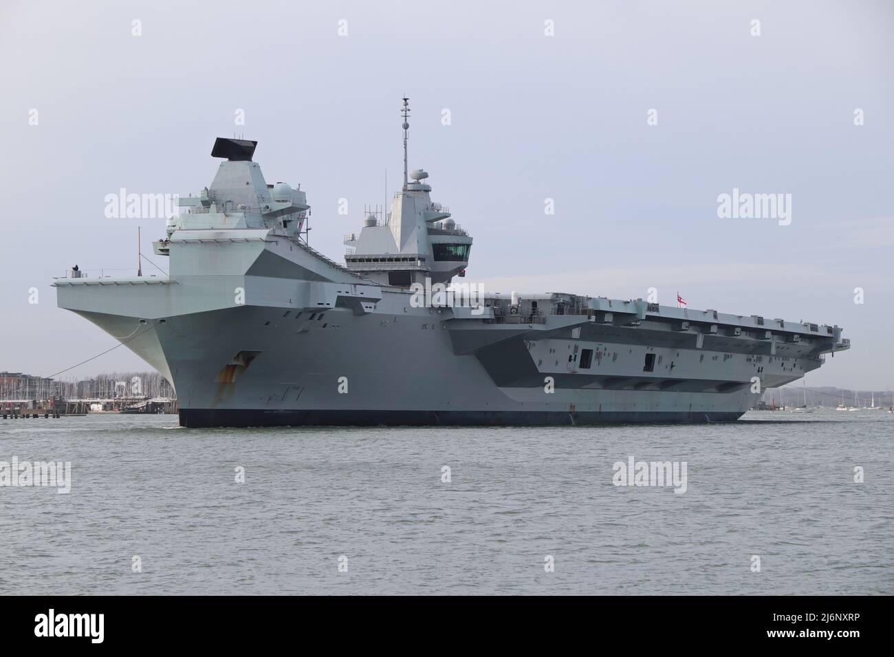 The Royal Navy aircraft carrier HMS QUEEN ELIZABETH returns to sea for ...