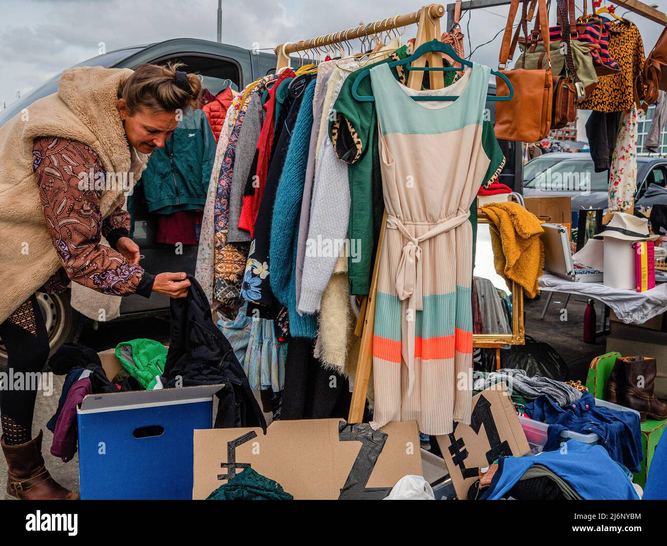 Rent market stall hi-res stock photography and images - Alamy