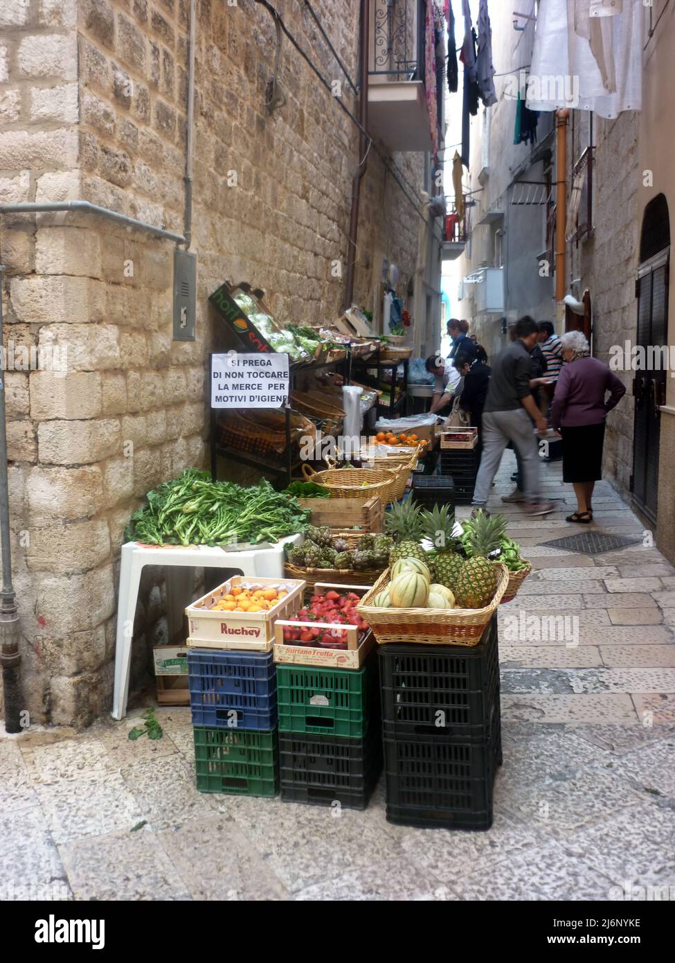 Open air fruit and vegetable stall in Bari, Italy Stock Photo - Alamy