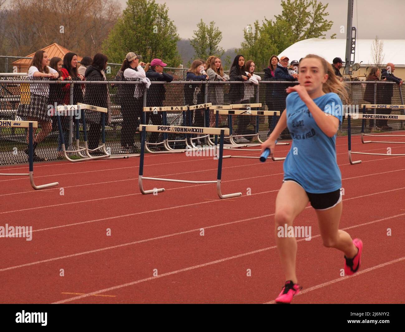 Female spectators watch races hi-res stock photography and images - Alamy