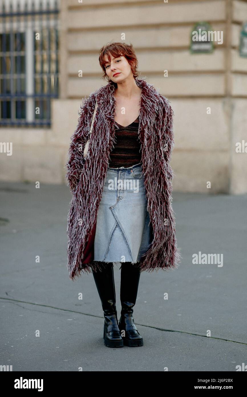 Street style, Alyssa Coscarelli arriving at Sacai Fall-Winter 2022-2023 ...