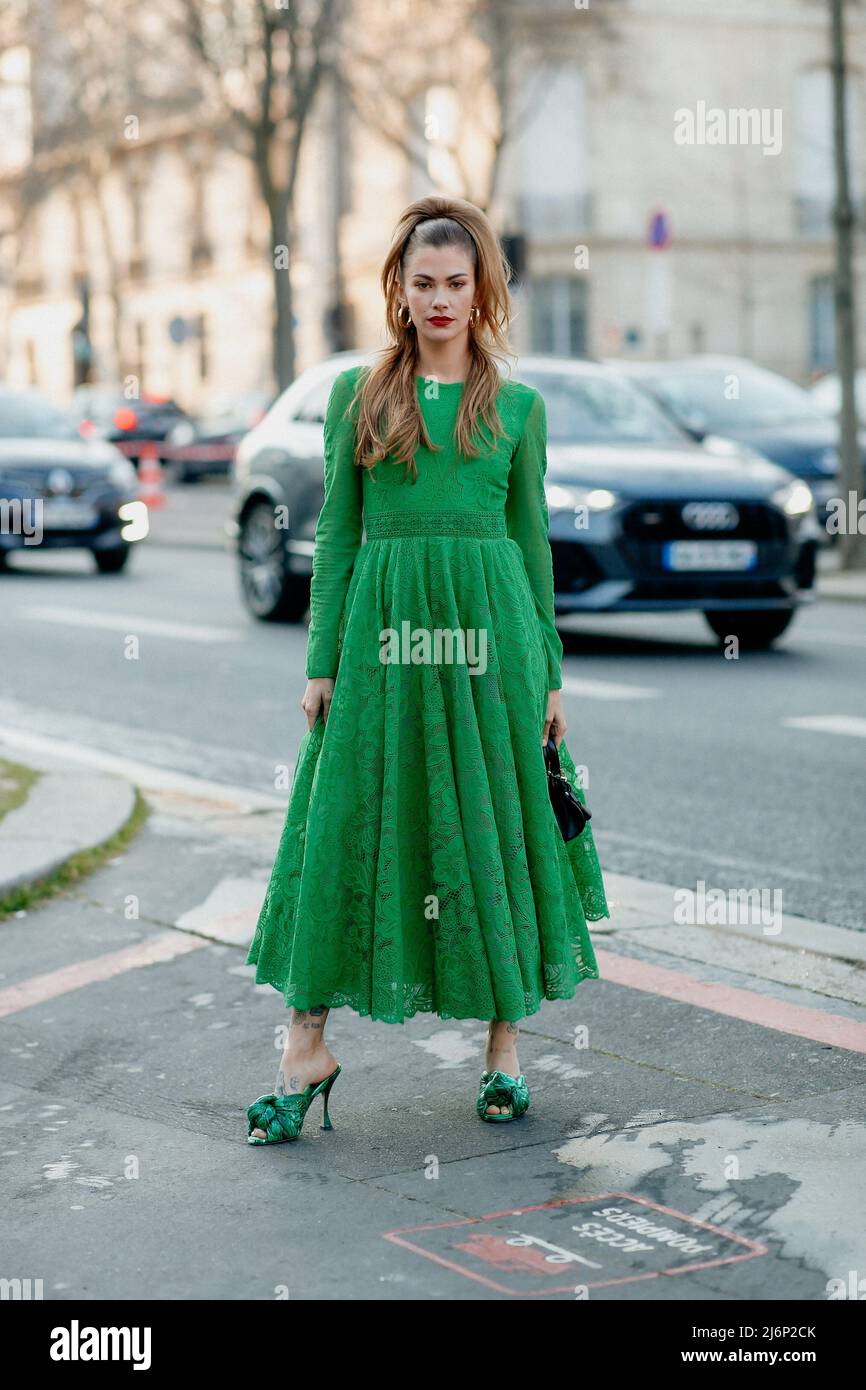 Street style, Clara Berry arriving at Giambattista Valli Fall-Winter ...
