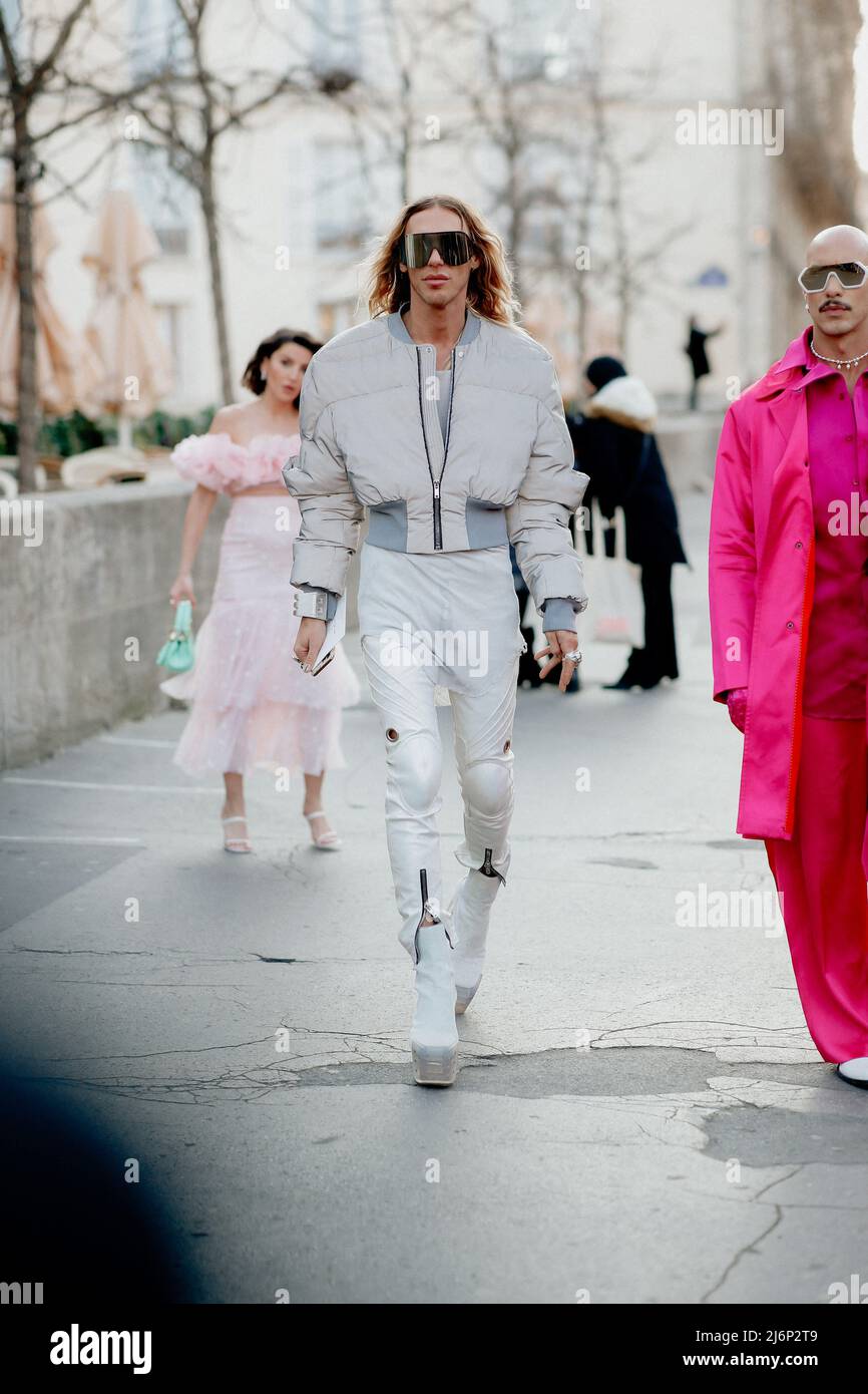 Street style, Tyrone Dylan arriving at Giambattista Valli Fall-Winter ...
