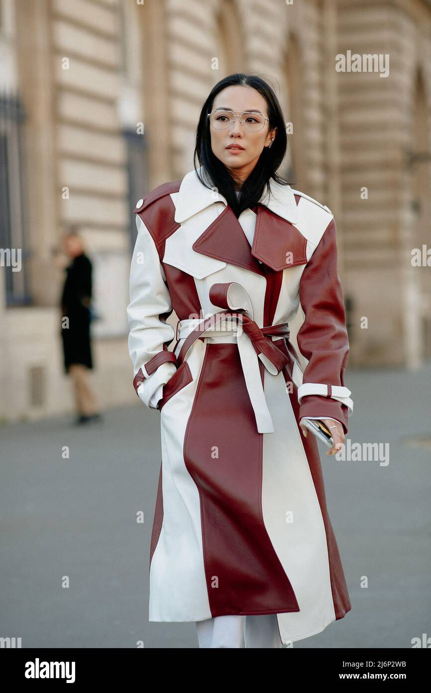 Street style, Yoyo Cao arriving at Sacai Fall-Winter 2022-2023 show ...