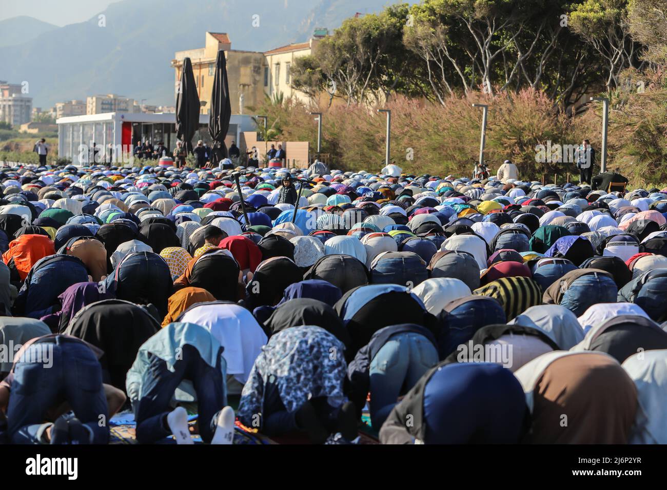 Eid al fitr preghiera hi-res stock photography and images - Alamy