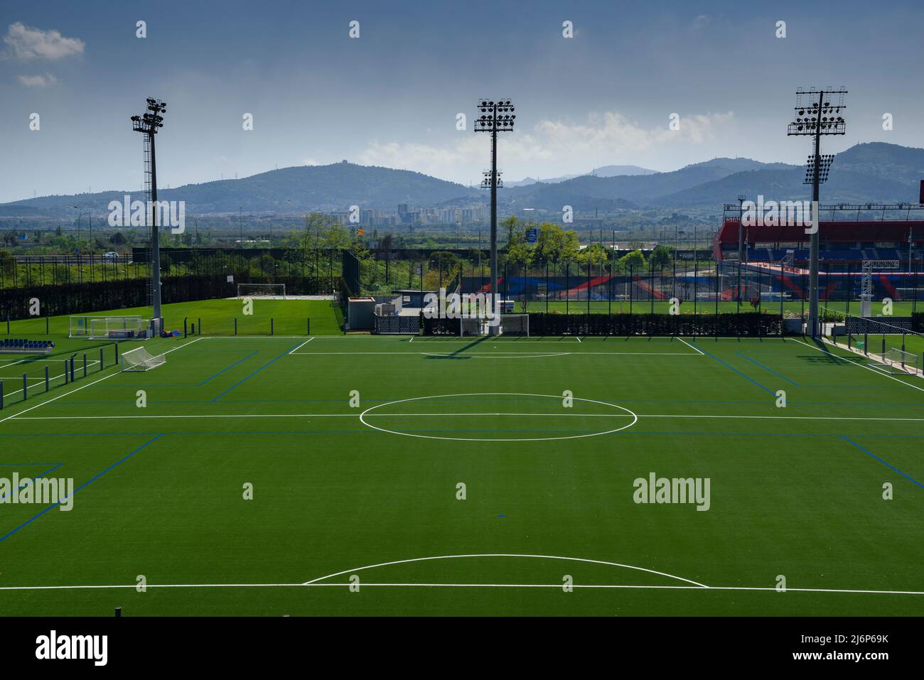 Buen campo de futbol hi-res stock photography and images - Alamy