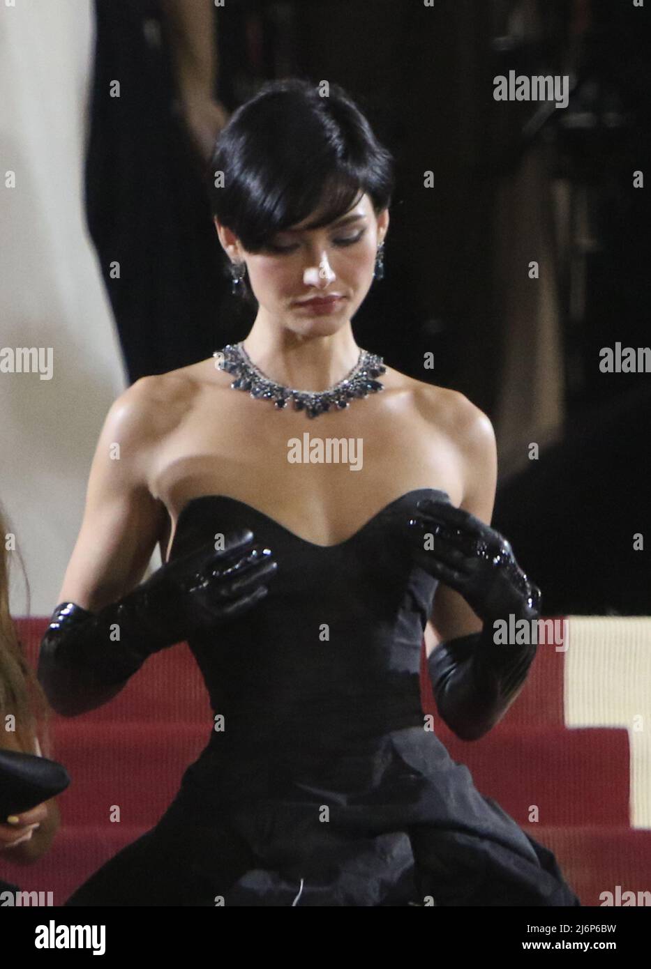 NEW YORK, NEW YORK - MAY 02: Grace Elizabeth at The 2022 Met Gala ...