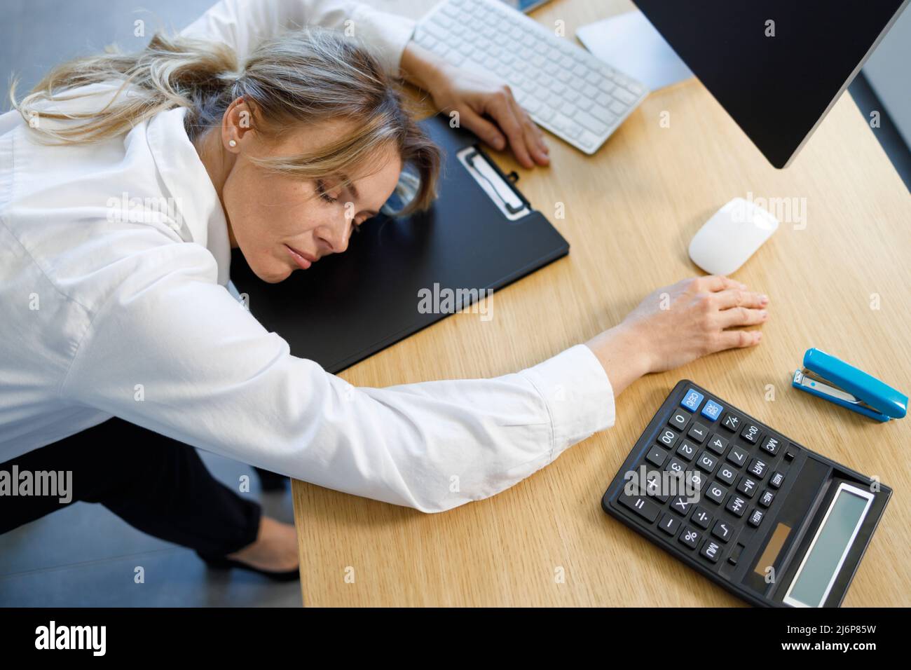 Workplace napping hi-res stock photography and images - Alamy