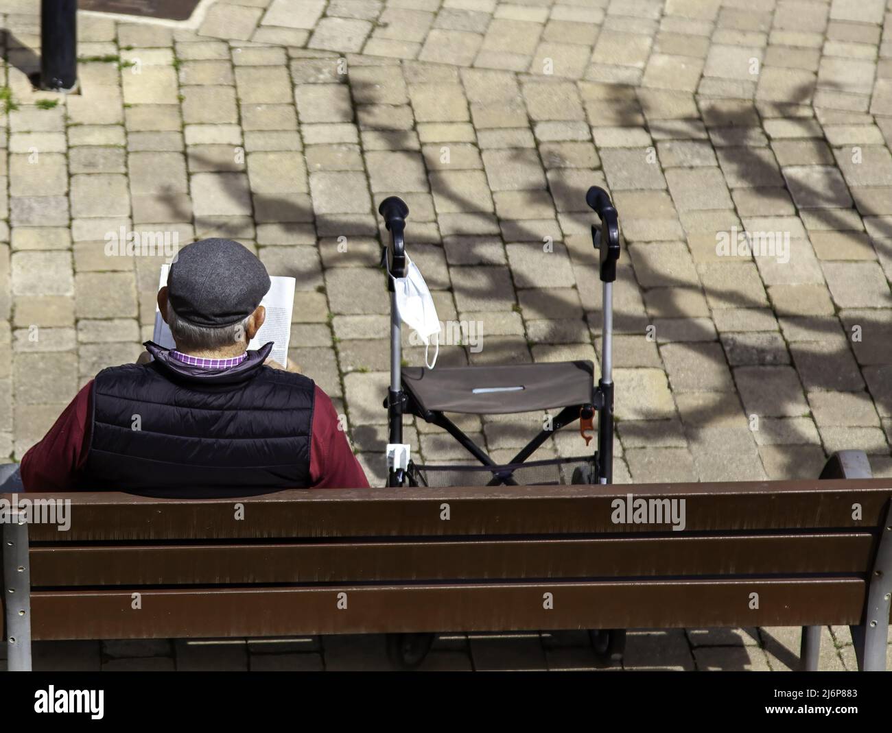 Detail of elderly person resting and reading after a walk Stock Photo ...