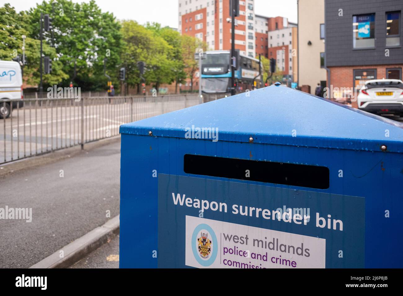 Weapon surrender bin to anonymously dispose of illegal knives etc ...