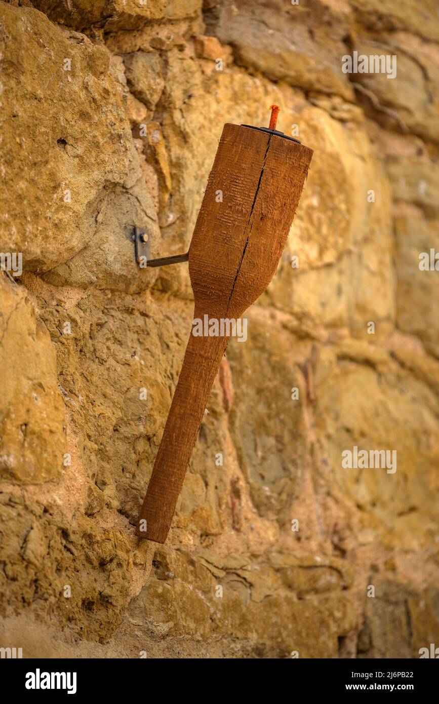 Torches scattered around the medieval center of Verges for the Holy ...