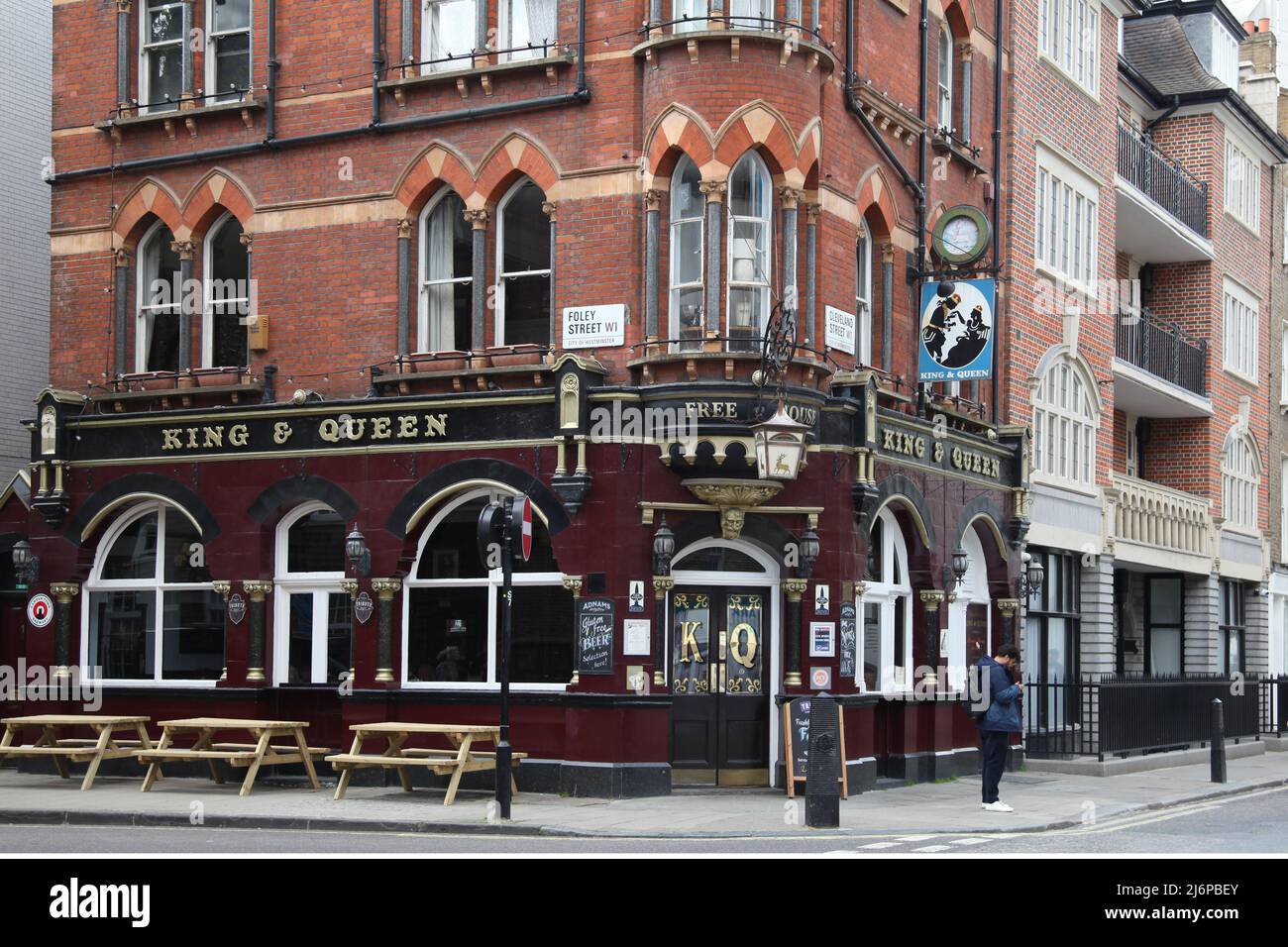 King and queen pub outside hi-res stock photography and images - Alamy