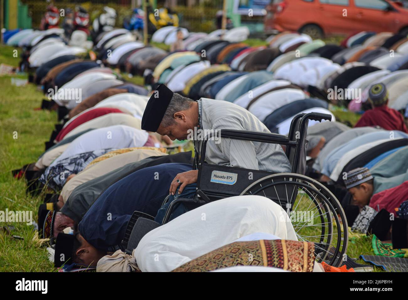 Soppeng, Indonesia. 02/05/2022, Muslims in Soppeng perform Eid prayers ...