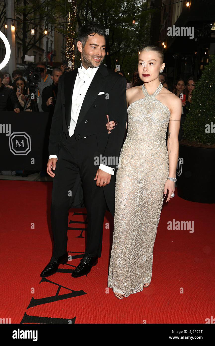 Phoebe Bridgers poses for photographers at Departures from The Mark ...