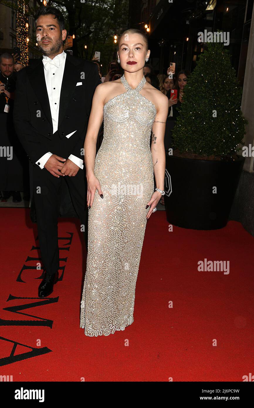 Phoebe Bridgers poses for photographers at Departures from The Mark ...