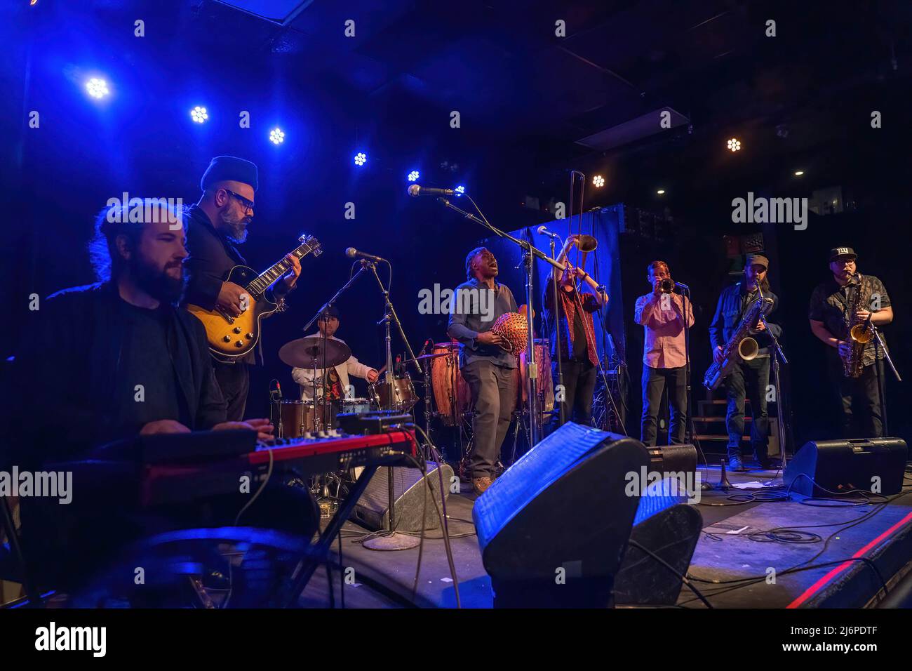 Afrobeat orchestra hi-res stock photography and images - Alamy