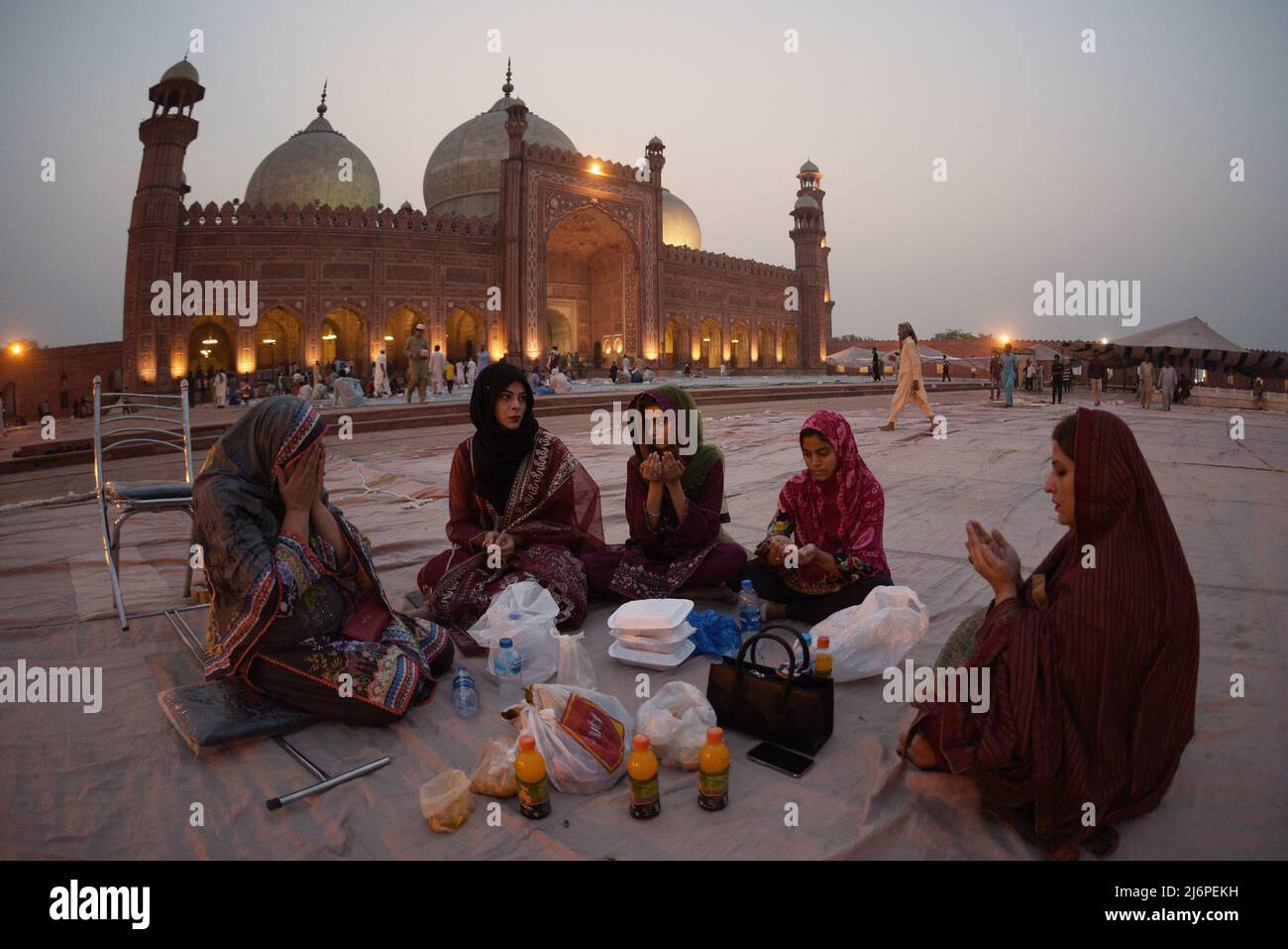 May 2, 2022, Lahore, Punjab, Pakistan: Pakistani faithful Muslim ...