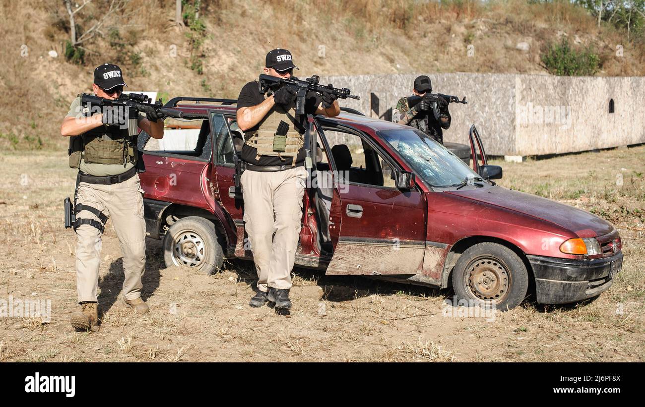Anti-Terrorist unit exercise. Securing vehicles and rescuing hostages ...