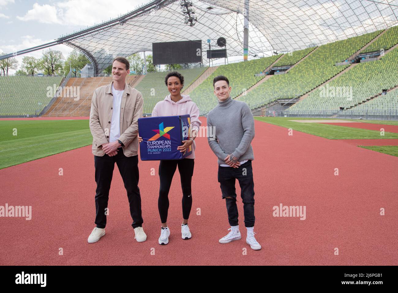 L-R: Marc Lembeck, Malaika Mihambo, Marcel Nguyen at the presentation ...