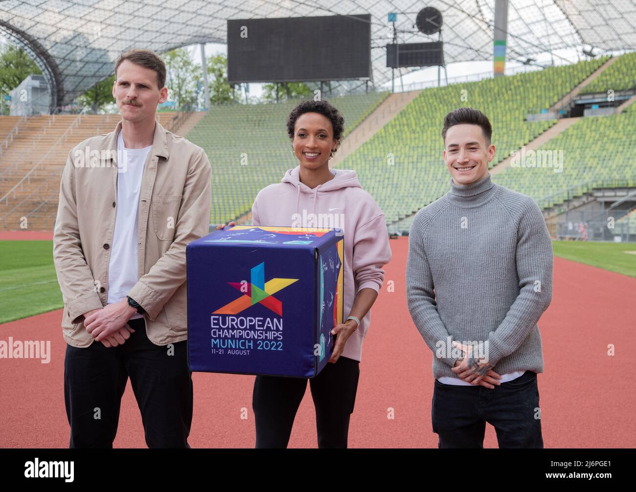 L-R: Marc Lembeck, Malaika Mihambo, Marcel Nguyen at the presentation ...