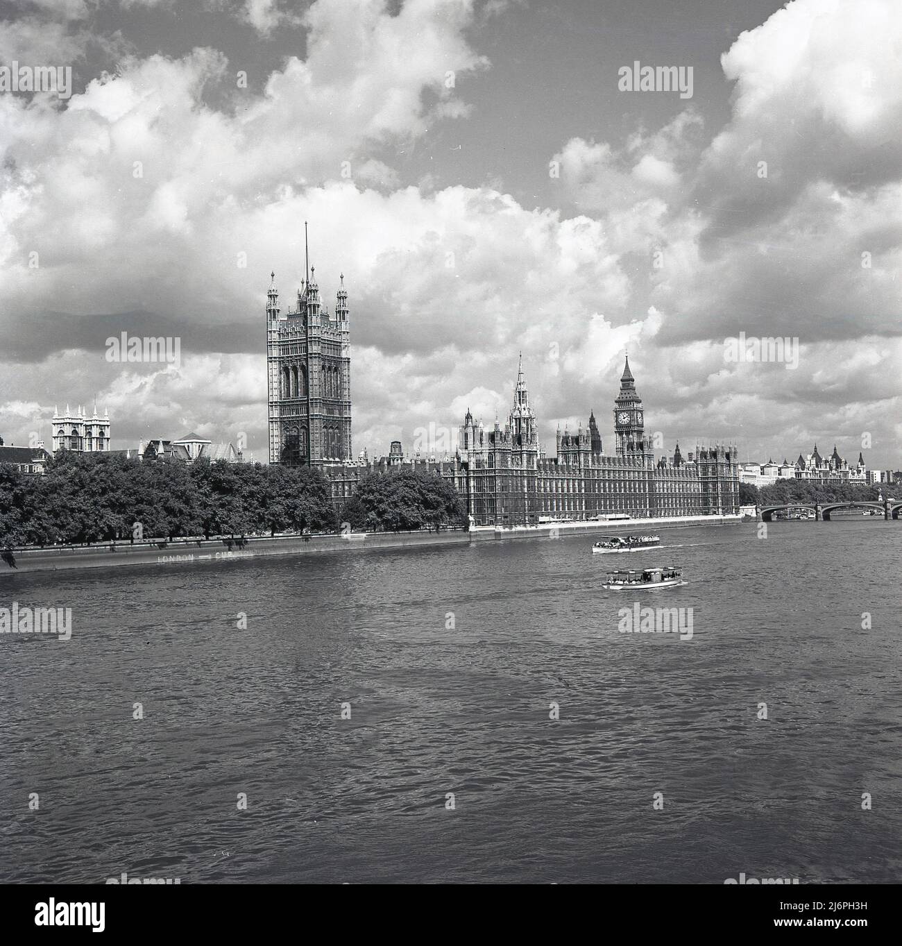 1950s, London, historical view from this era from the South Bank across ...