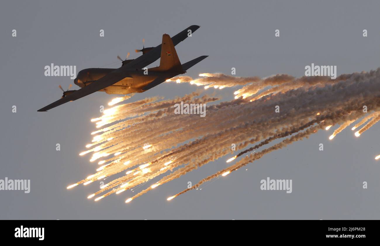 SAAF C-130 Flare Release close-up Stock Photo - Alamy