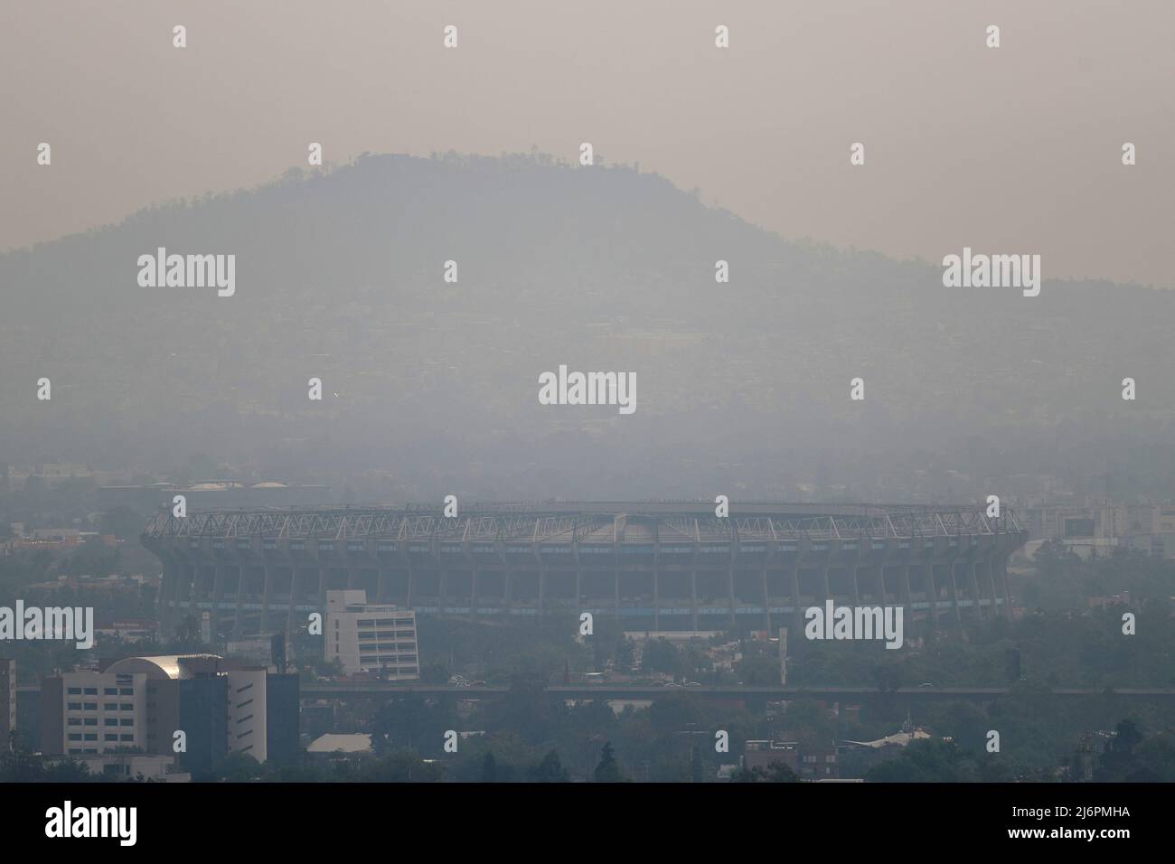 Air pollution in mexico city High Resolution Stock Photography and ...