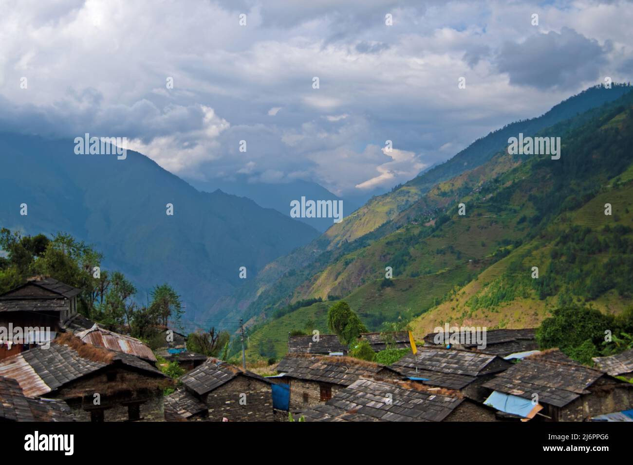 Mountain views of the Tatopani area during trekking around Annapurna ...