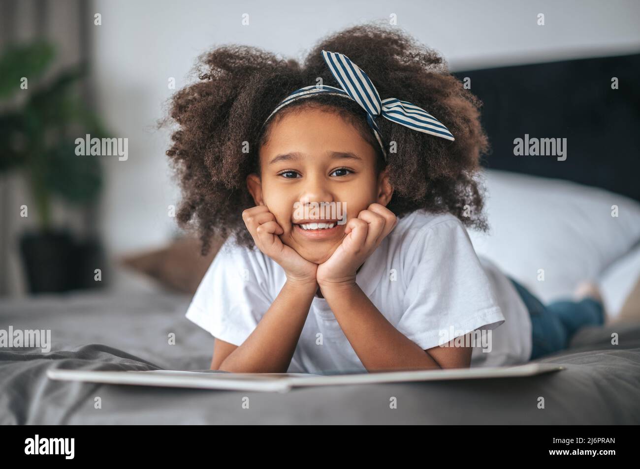 Girl reading magazine on bed hi-res stock photography and images - Alamy