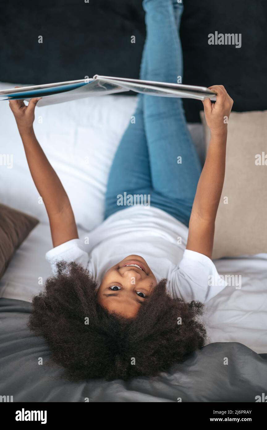 School girl legs hi-res stock photography and images - Alamy