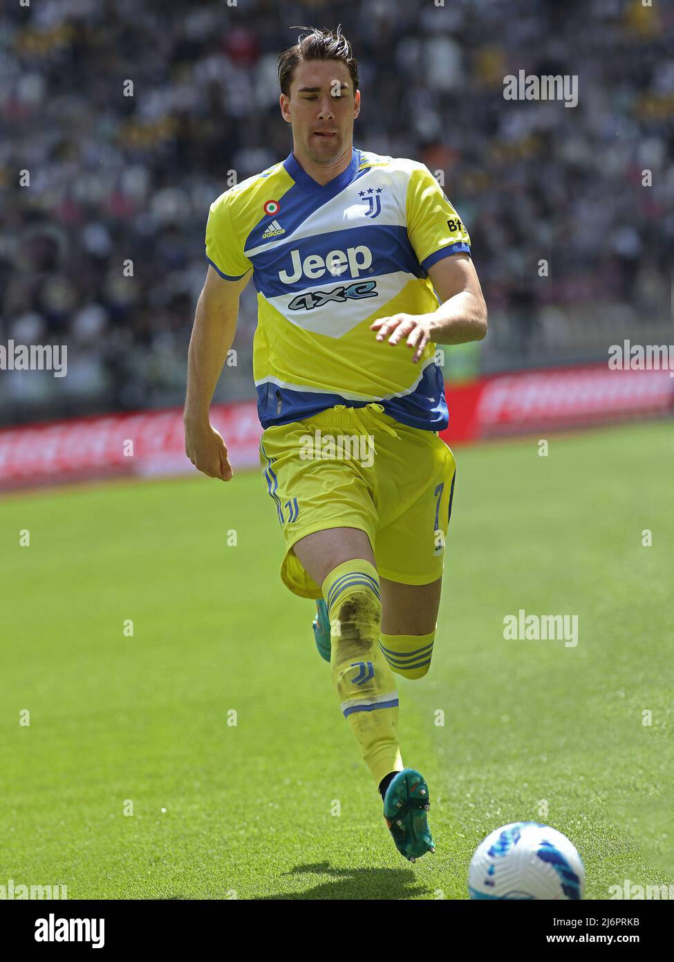 Dusan Vlahovic (Juventus FC) running towards the ball during Juventus ...