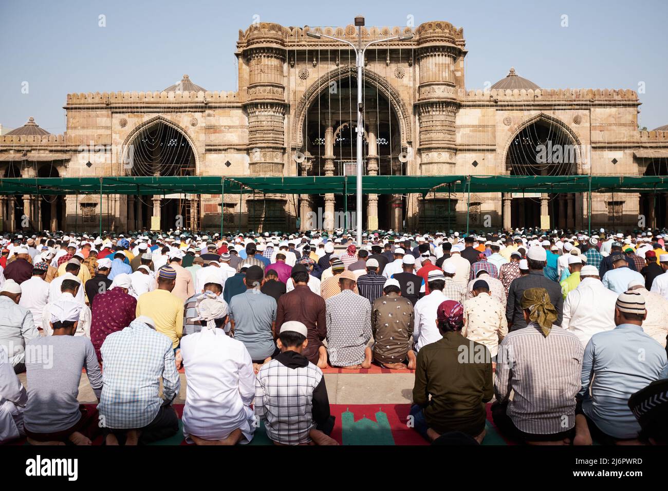 May 3, 2022. Ahmedabad, India: Muslim men offer prayers at Jama Mosque ...