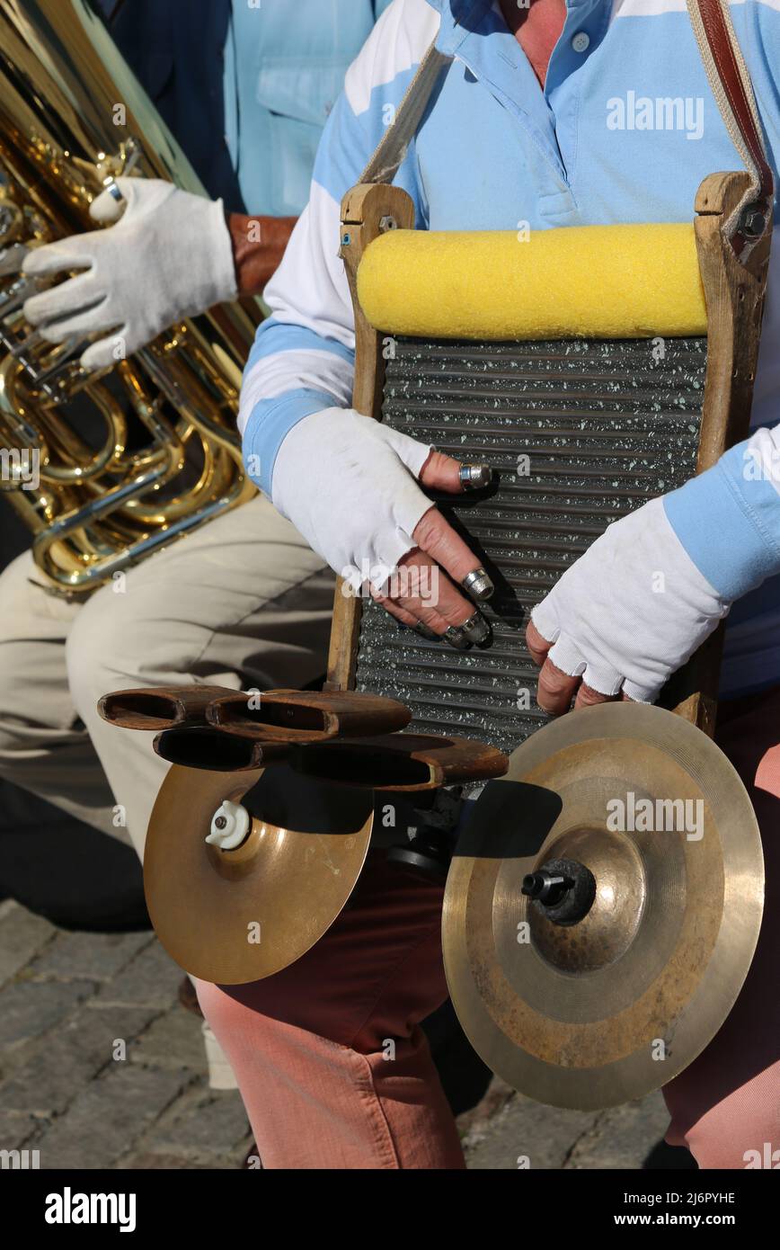 Thimble player hi-res stock photography and images - Alamy