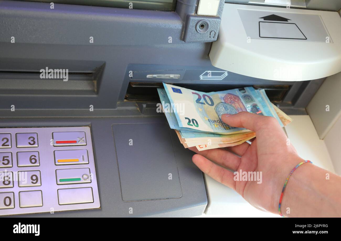 Cashpoint machine italy hi-res stock photography and images - Alamy