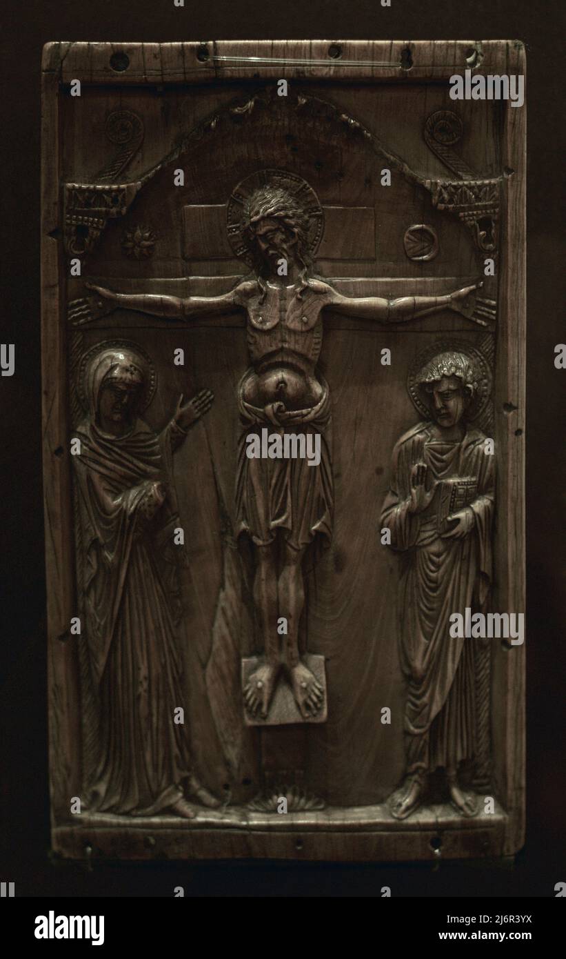 Plaque for a binding with the Crucifixion. Byzantium (late 10th century - early 11th century ...