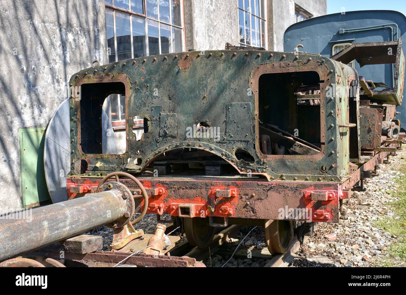 Lost Place, Urban Exploring, Dampflok, Teile, Führerhaus, Eisen, Metall ...